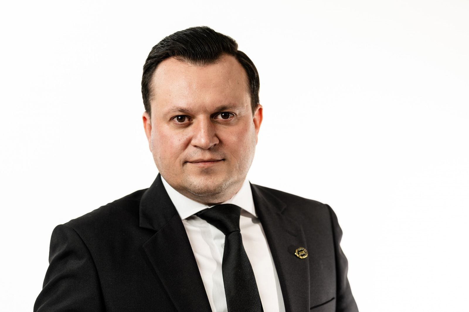 Silegeanu îl sancționează pe Flutur fiindcă își amintește de botoșăneni ... Silegeanu îl sancționează pe Flutur fiindcă își amintește de botoșăneni ...